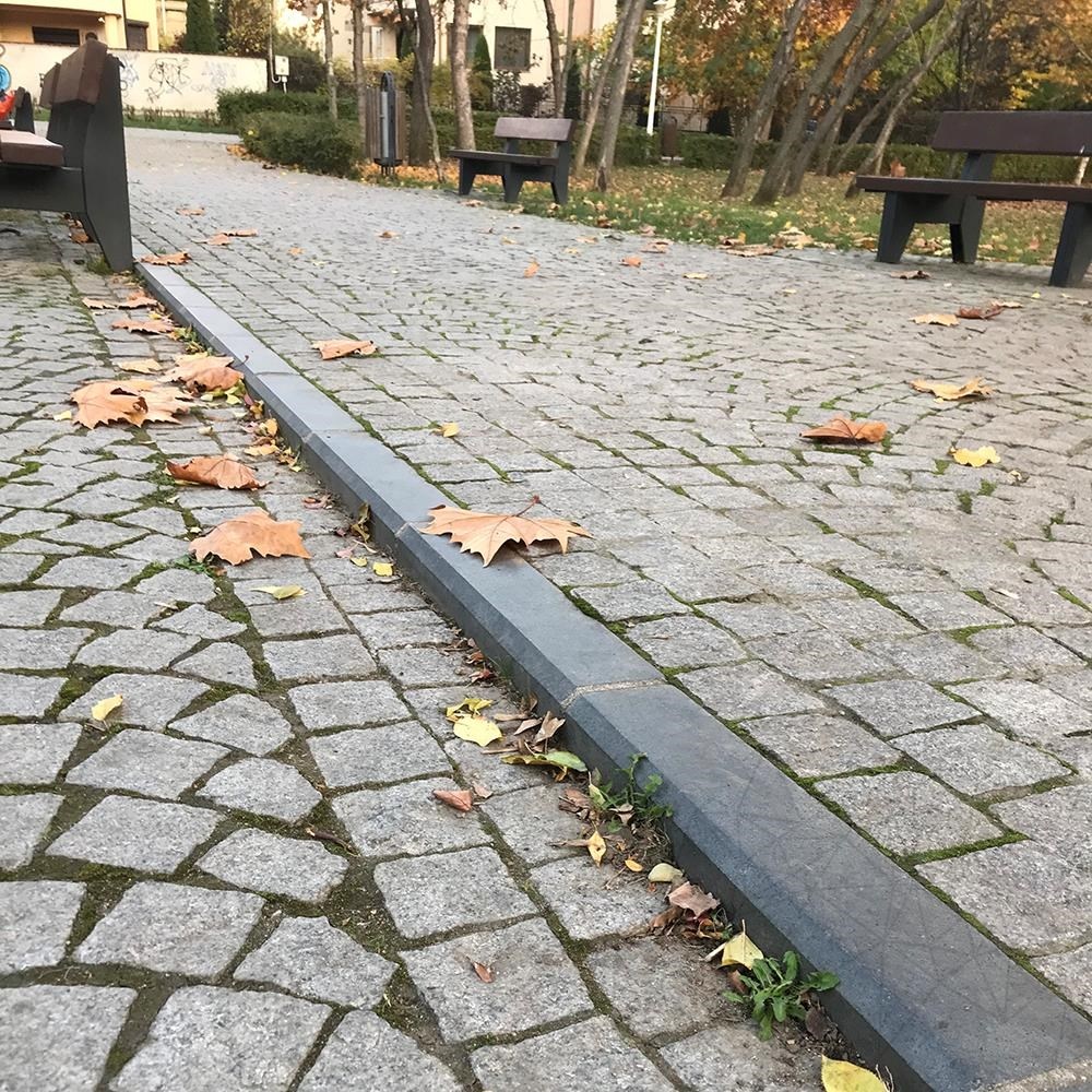 Bordstein Granit Grau Anthrazit 10 x 25 x 50 cm - STEINONLINE.at